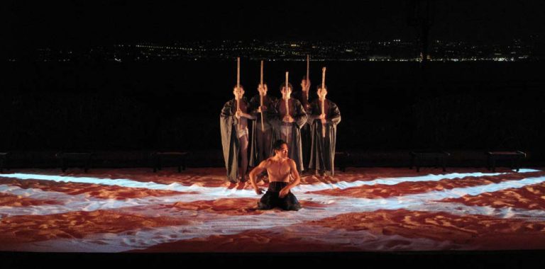 Clay Paky Profiles for a quickly fading lighting architecture, just ...