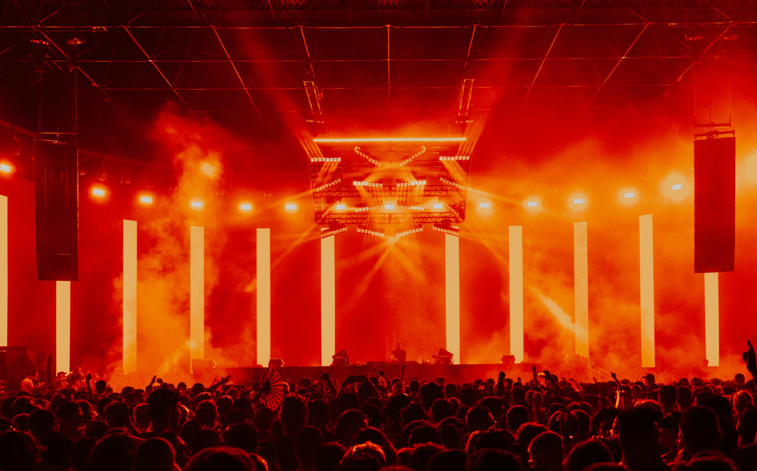 Claypaky Volero Waves and Panify Light Up Duke Dumont “All Night Long ...